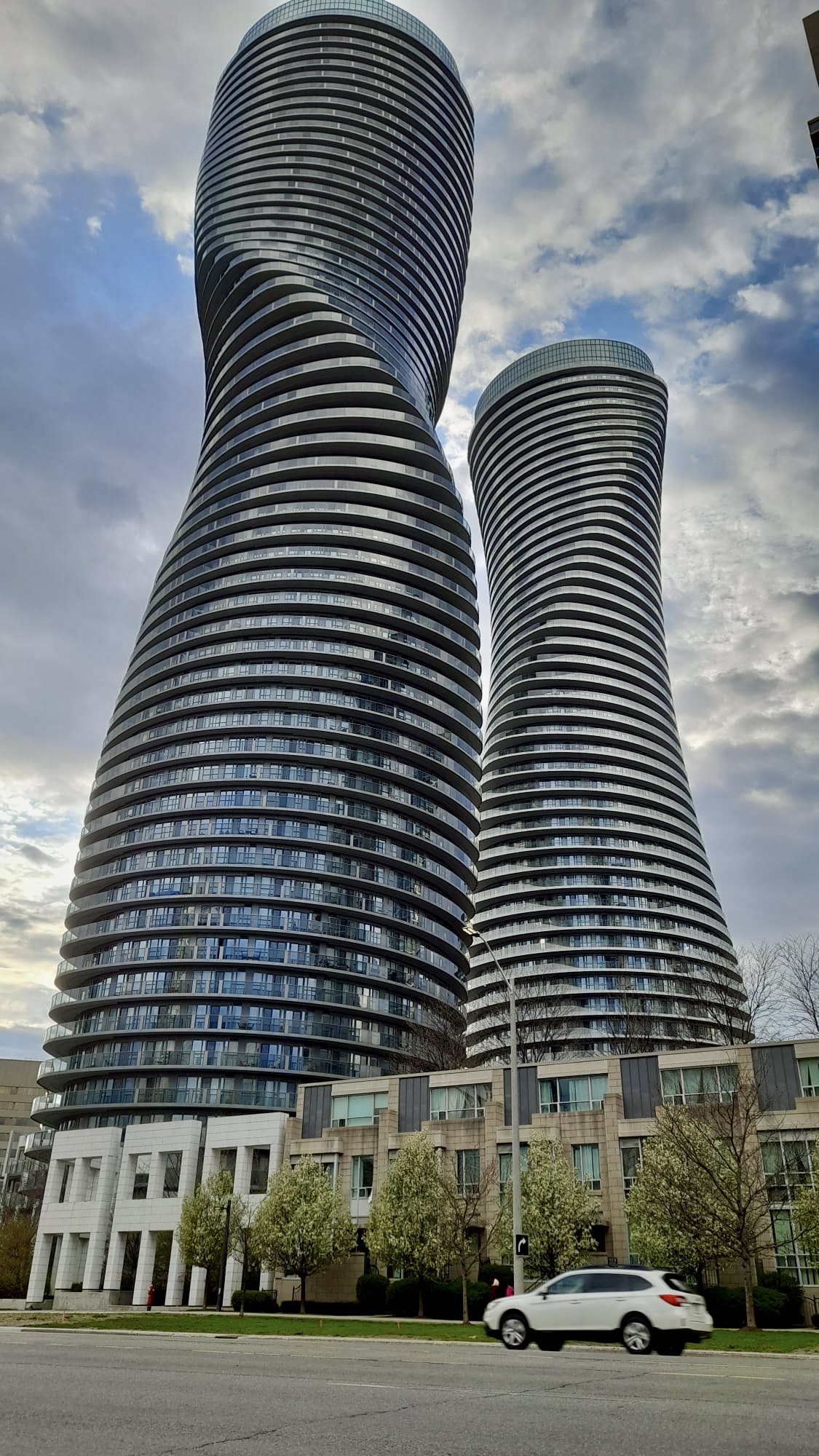 Is Mississauga Worth Visiting? The Ultimate Guide + 25 Things to Do